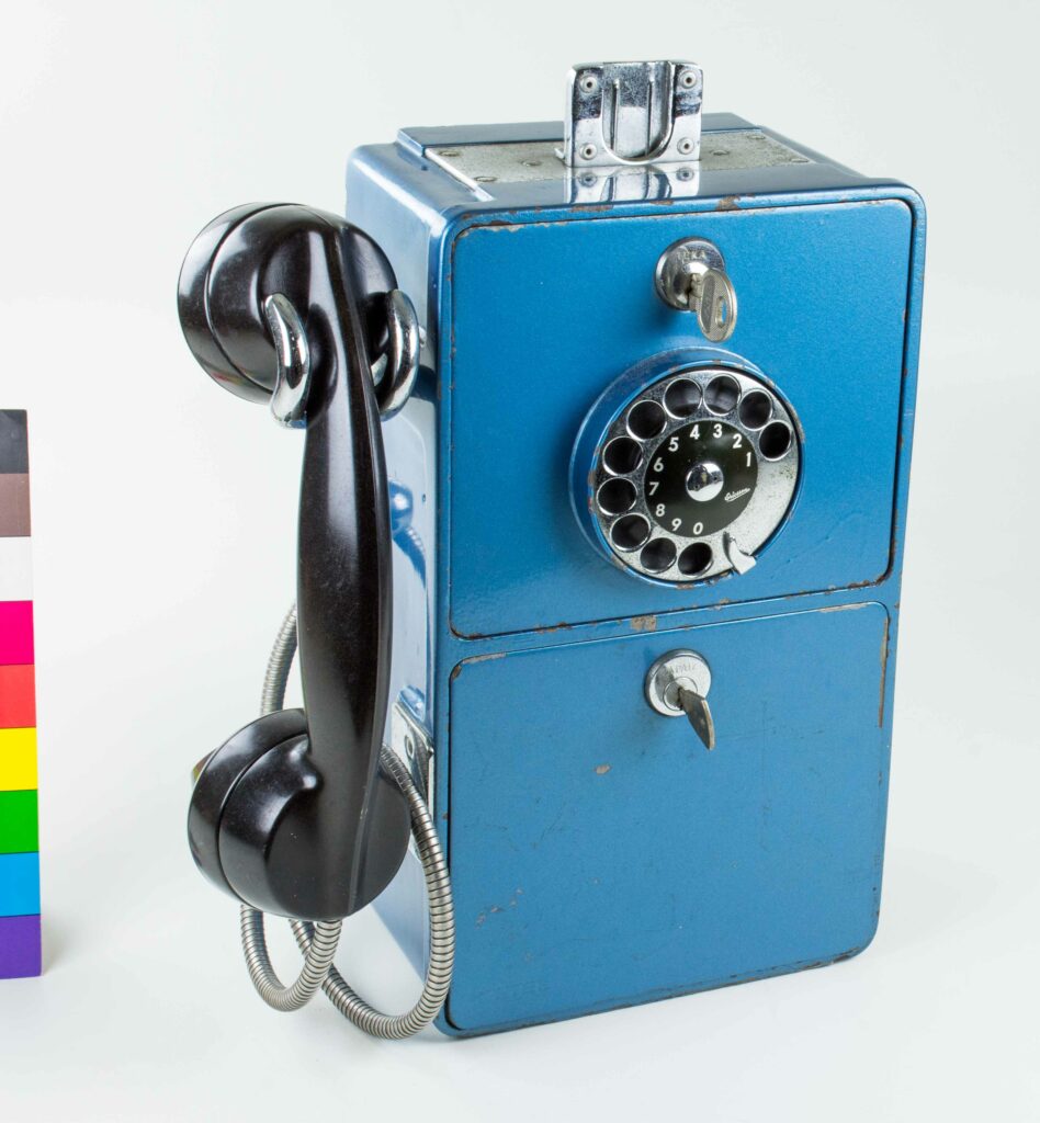 » Telefone público